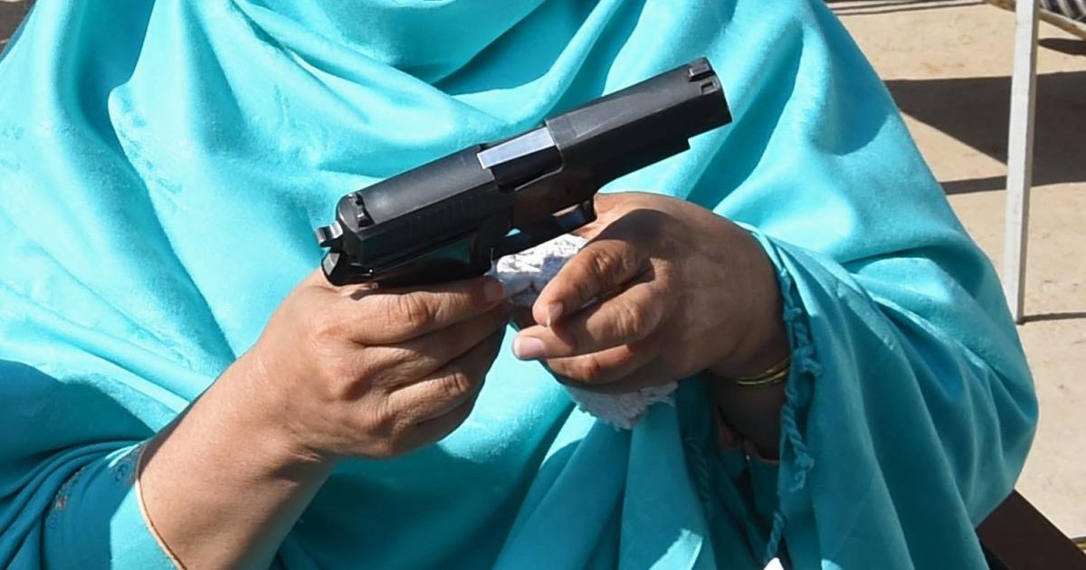 مردان لڑکی نے جنسی زیادتی‘ سے بچنے کے لیے لڑکے کو گولی مار دی Independent Urdu